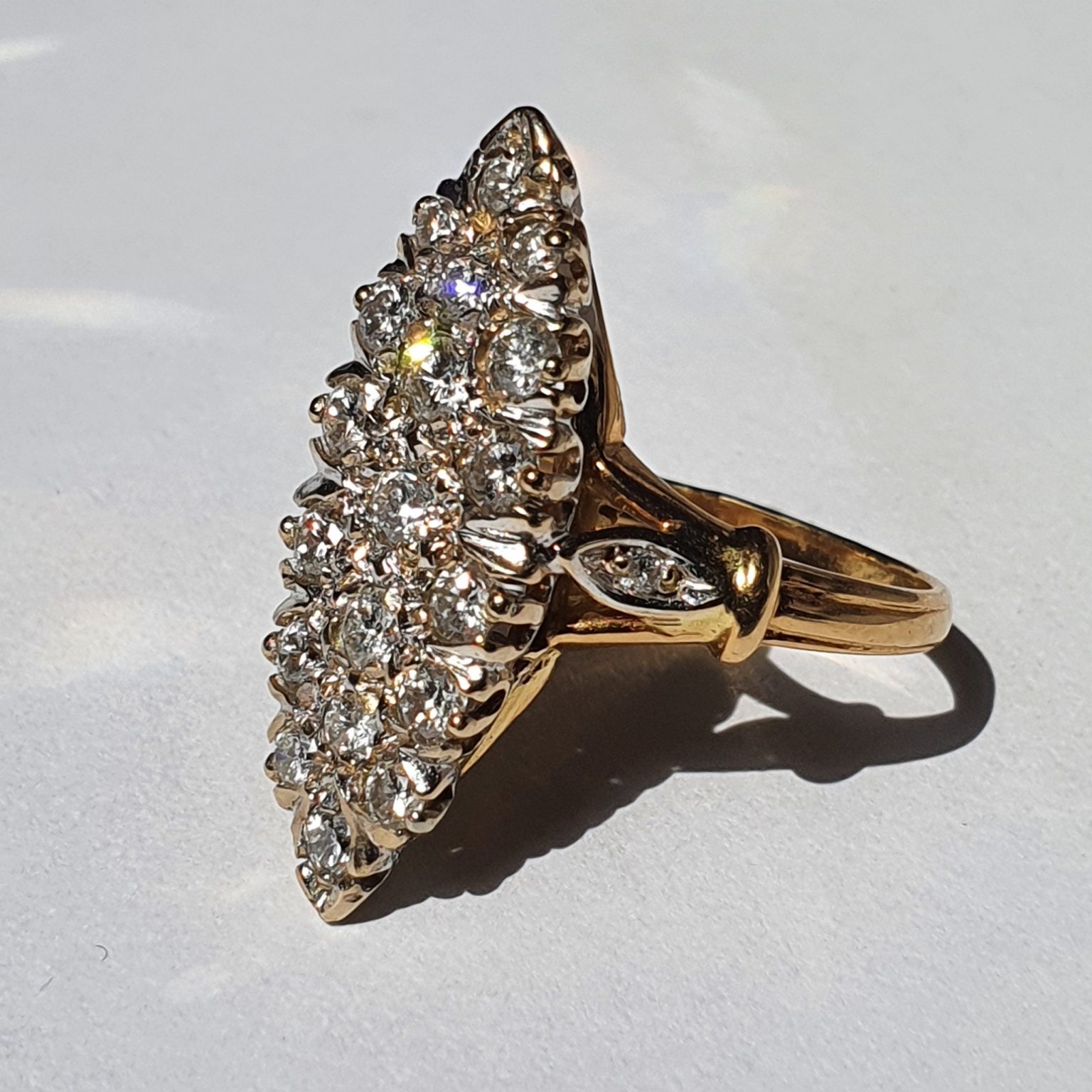 Bague marquise en or 18 carats et diamants "Smile" | ÓNÍSÌ PARIS