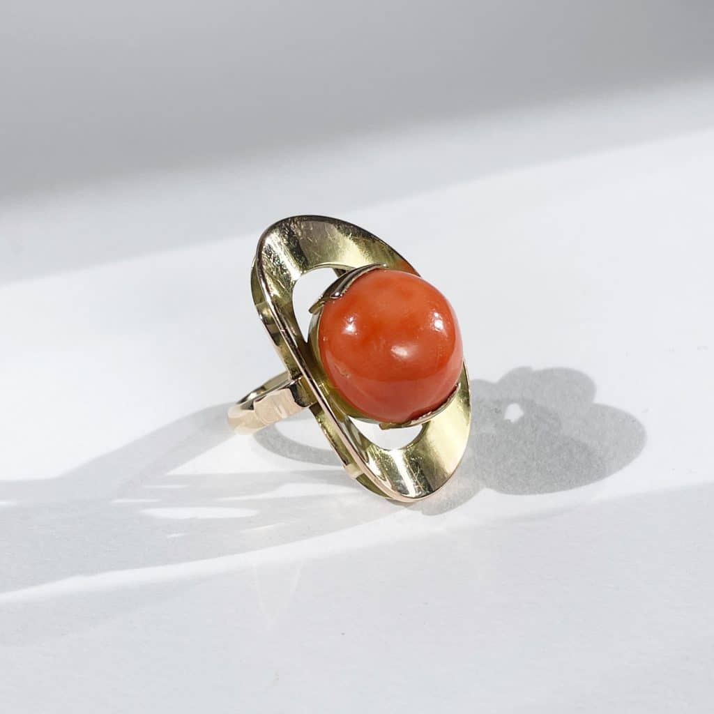 Antique gold and coral ring "Daria" | ÓNÍSÌ PARIS