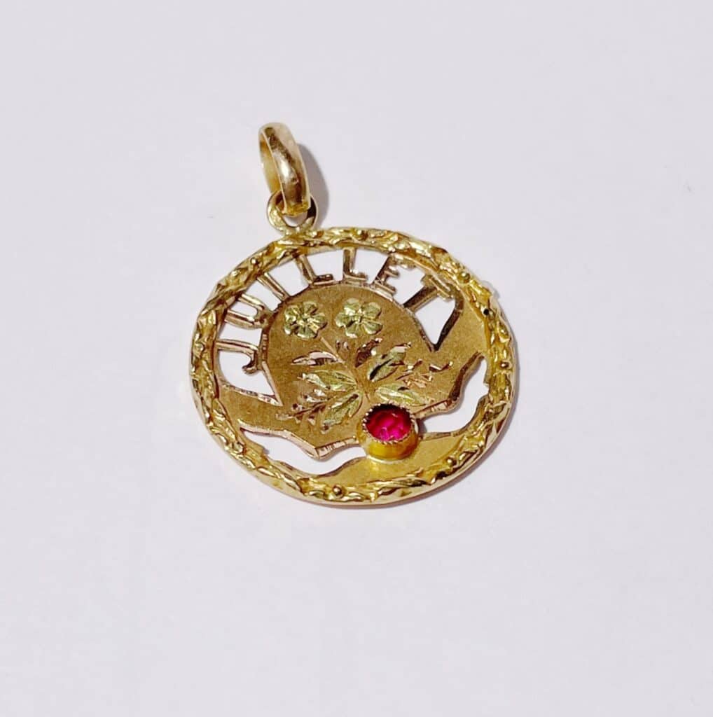 Gold and ruby pendant "Lilly" | ÓNÍSÌ PARIS