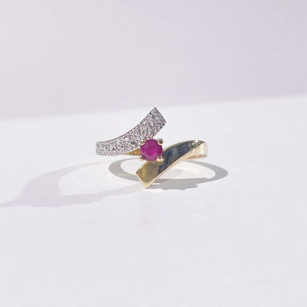 Yellow, white and ruby gold ribbon ring "Emmeline" | ÓNÍSÌ PARIS