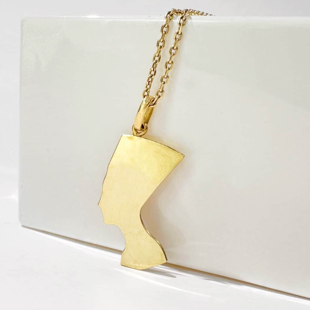 Gold Nefertiti pendant "Shani" | ÓNÍSÌ PARIS