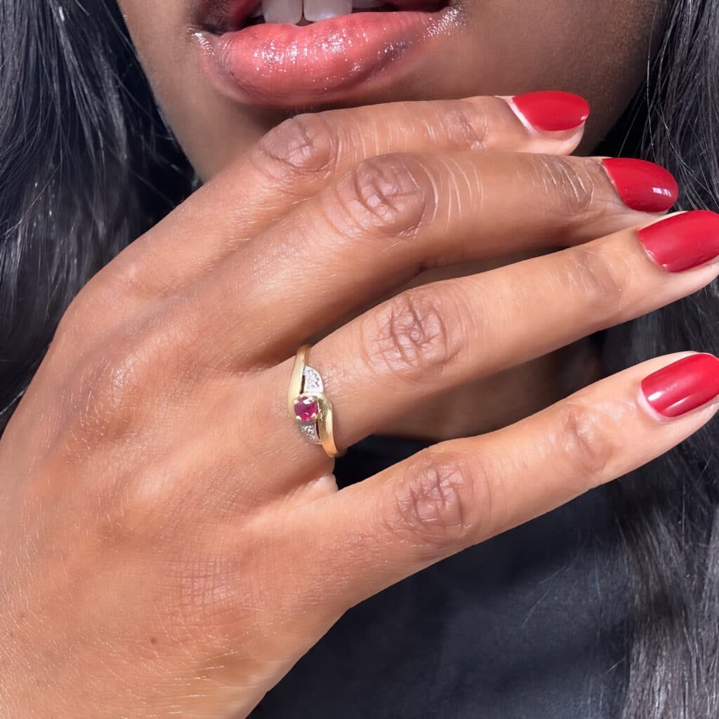 Bague or jaune, blanc et rubis "Blair" | ÓNÍSÌ PARIS