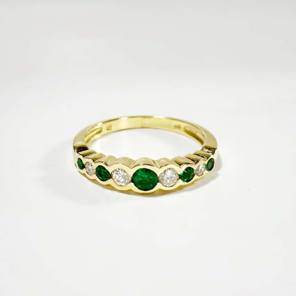 Gold, emerald and diamond ring "Verna" | ÓNÍSÌ PARIS
