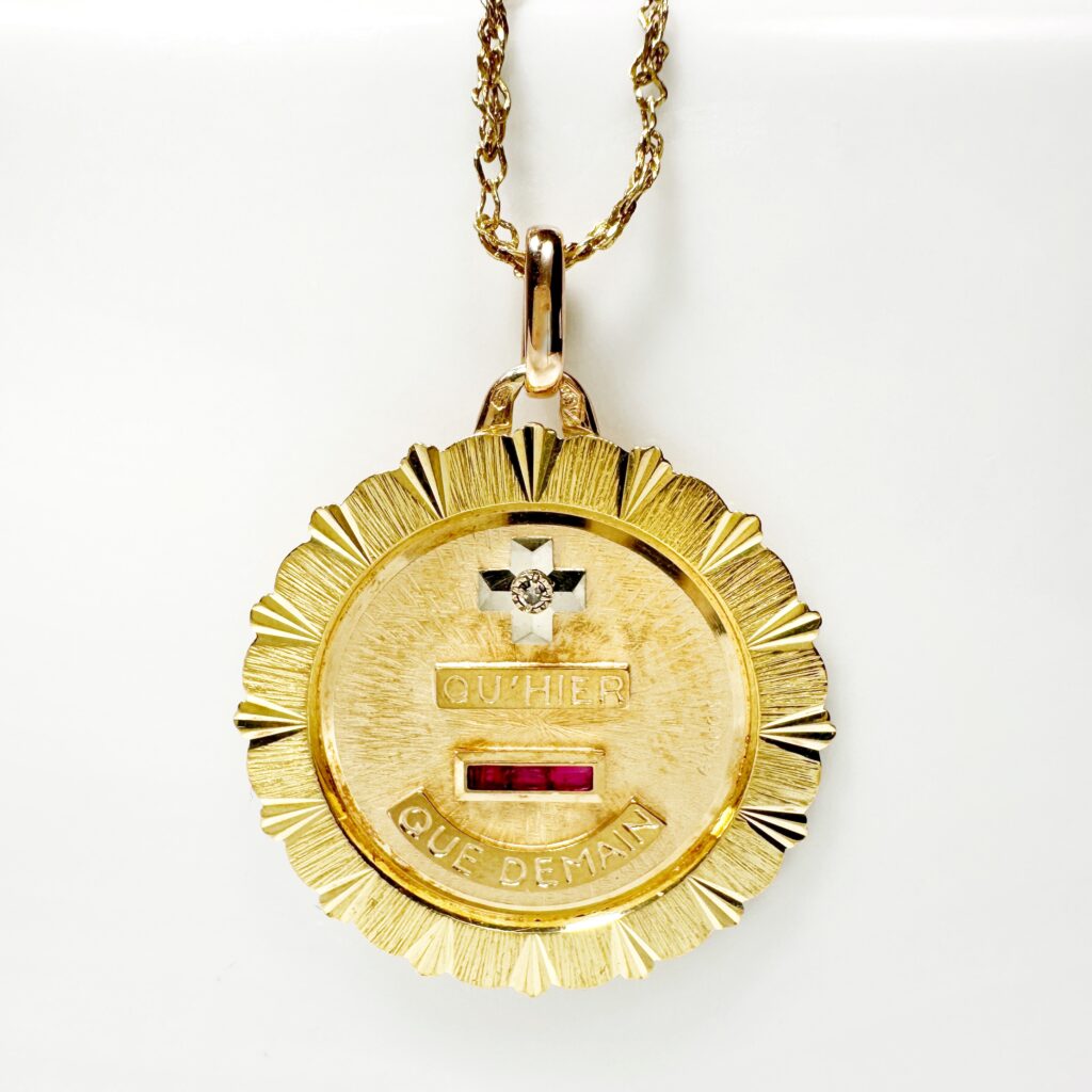 Augis Love Medal Gold, Ruby and Diamond "Rosine" | ÓNÍSÌ PARIS